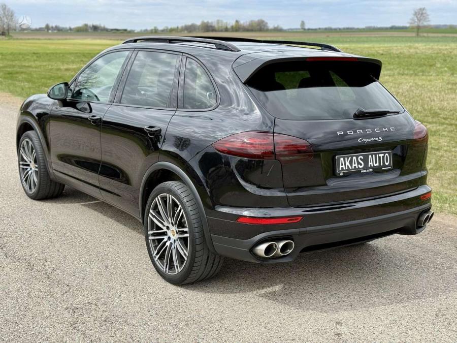 Black Porsche Cayenne 2016 in Siauliai, with an engine capacity of 4.13 L and mileage of 205 thousand km for 28900 €, photo 5 on AUTOMOTO.COM.LV