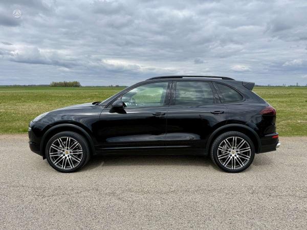 Black Porsche Cayenne 2016 in Siauliai, with an engine capacity of 4.13 L and mileage of 205 thousand km for 28900 €, photo 6 on AUTOMOTO.COM.LV
