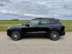 Black Porsche Cayenne 2016 in Siauliai, with an engine capacity of 4.13 L and mileage of 205 thousand km for 28900 €, photo 7 on AUTOMOTO.COM.LV