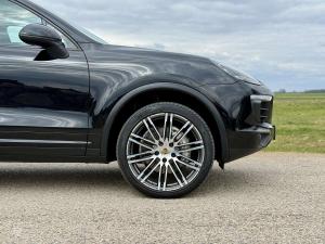 Black Porsche Cayenne 2016 in Siauliai, with an engine capacity of 4.13 L and mileage of 205 thousand km for 28900 €, photo 8 on AUTOMOTO.COM.LV