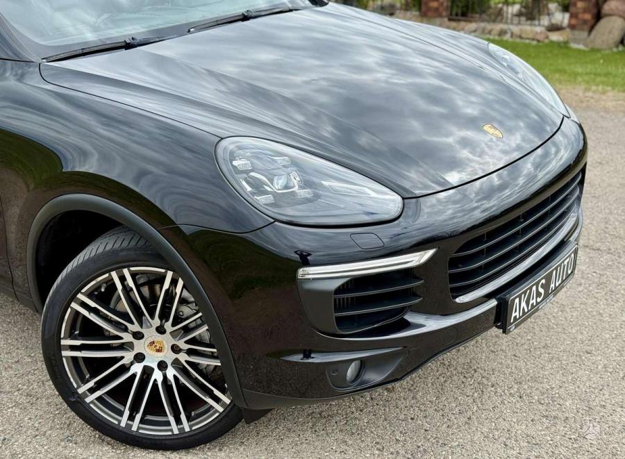 Black Porsche Cayenne 2016 in Siauliai, with an engine capacity of 4.13 L and mileage of 205 thousand km for 28900 €, photo 9 on AUTOMOTO.COM.LV