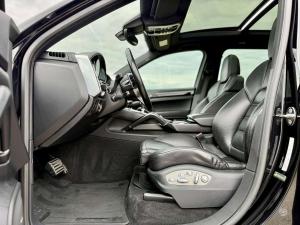 Black Porsche Cayenne 2016 in Siauliai, with an engine capacity of 4.13 L and mileage of 205 thousand km for 28900 €, photo 10 on AUTOMOTO.COM.LV
