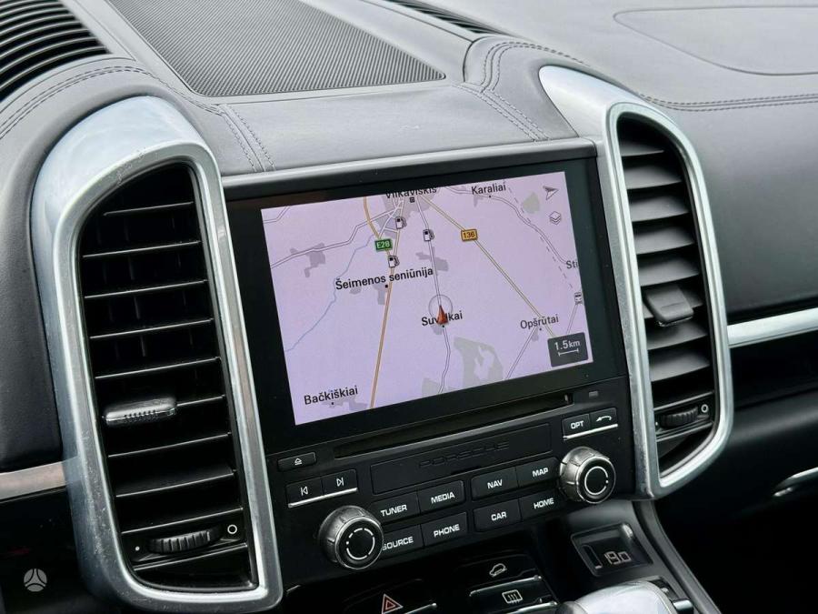 Black Porsche Cayenne 2016 in Siauliai, with an engine capacity of 4.13 L and mileage of 205 thousand km for 28900 €, photo 13 on AUTOMOTO.COM.LV