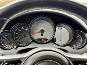 Black Porsche Cayenne 2016 in Siauliai, with an engine capacity of 4.13 L and mileage of 205 thousand km for 28900 €, photo 15 on AUTOMOTO.COM.LV