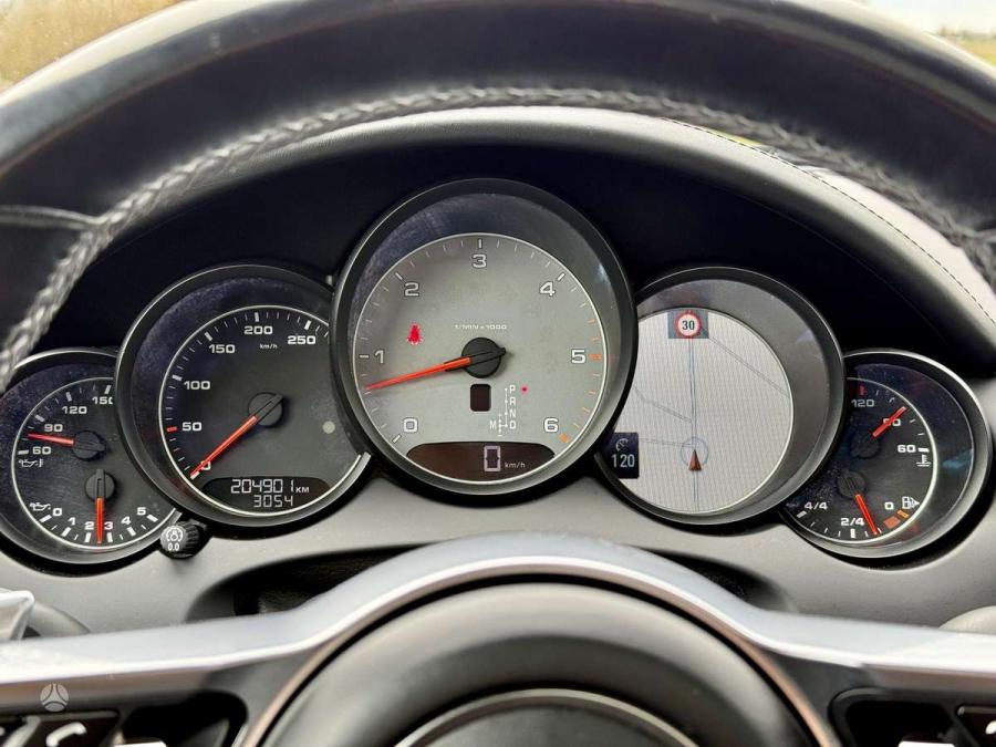 Black Porsche Cayenne 2016 in Siauliai, with an engine capacity of 4.13 L and mileage of 205 thousand km for 28900 €, photo 15 on AUTOMOTO.COM.LV