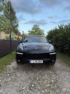 Melns Porsche Cayenne 2016 Kauņa, ar dzinēja tilpumu 2.97 L un nobraukumu 194 tūkst. km par 22700 €, foto  vietnē AUTOMOTO.COM.LV