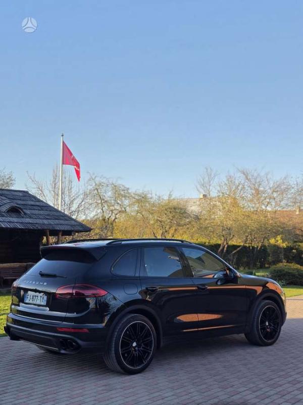 Melns Porsche Cayenne 2016 Tauragė, ar dzinēja tilpumu 4.13 L un nobraukumu 228 tūkst. km par 29999 €, foto 3 vietnē AUTOMOTO.COM.LV