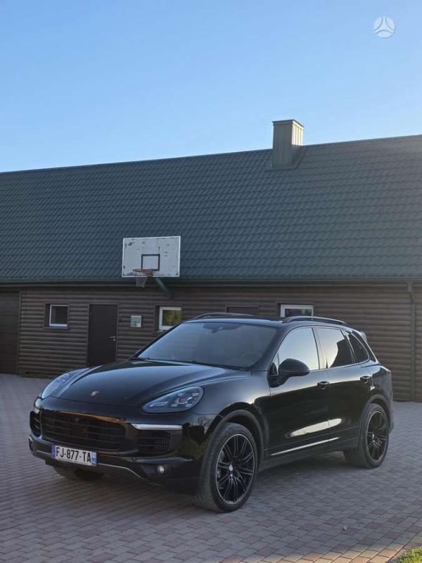 Melns Porsche Cayenne 2016 Tauragė, ar dzinēja tilpumu 4.13 L un nobraukumu 228 tūkst. km par 29999 €, foto 4 vietnē AUTOMOTO.COM.LV