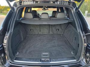 Black Porsche Cayenne 2016 in Taurage, with an engine capacity of 4.13 L and mileage of 228 thousand km for 29999 €, photo 12 on AUTOMOTO.COM.LV