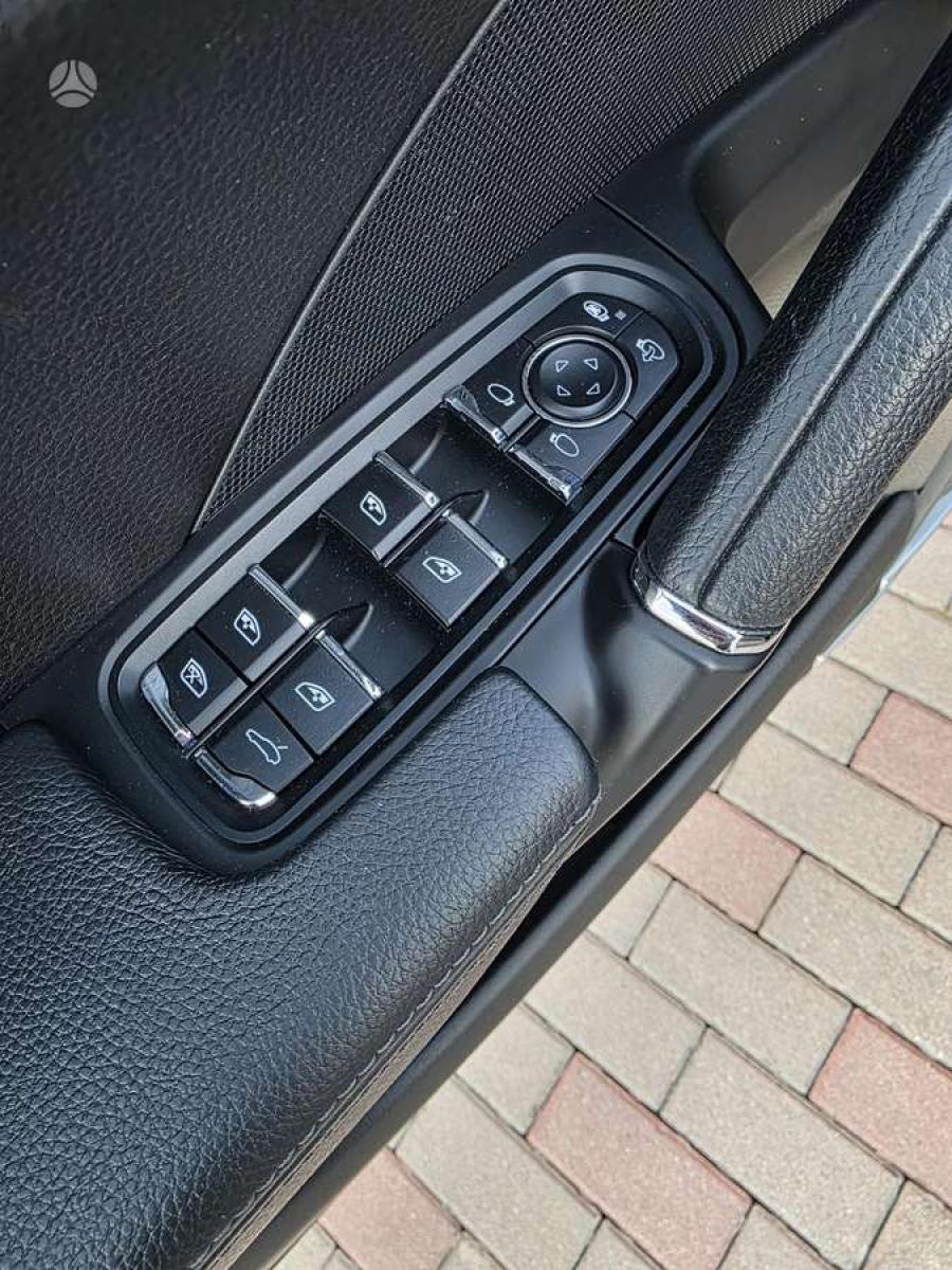 Black Porsche Cayenne 2016 in Taurage, with an engine capacity of 4.13 L and mileage of 228 thousand km for 29999 €, photo 18 on AUTOMOTO.COM.LV