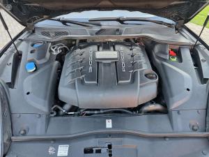 Black Porsche Cayenne 2016 in Taurage, with an engine capacity of 4.13 L and mileage of 228 thousand km for 29999 €, photo 24 on AUTOMOTO.COM.LV