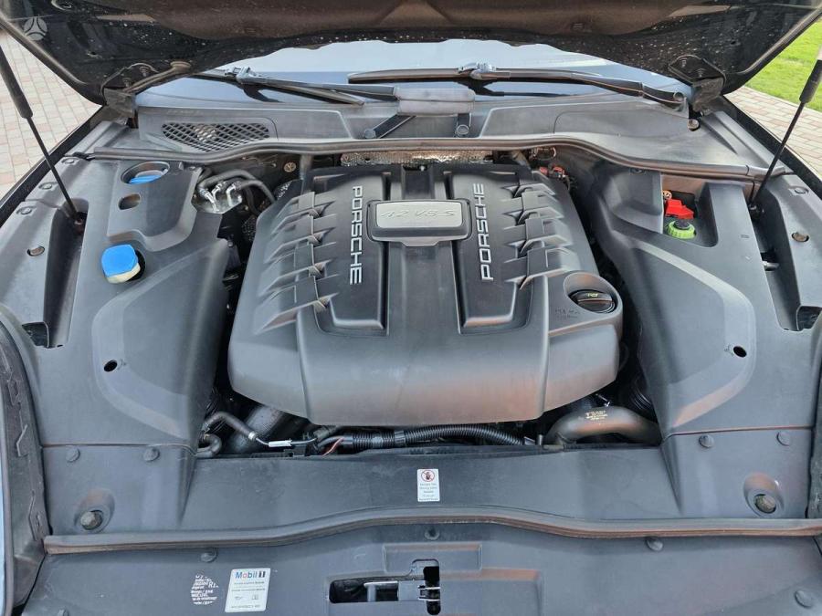 Black Porsche Cayenne 2016 in Taurage, with an engine capacity of 4.13 L and mileage of 228 thousand km for 29999 €, photo 24 on AUTOMOTO.COM.LV