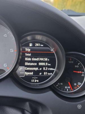 Black Porsche Cayenne 2016 in Taurage, with an engine capacity of 4.13 L and mileage of 228 thousand km for 29999 €, photo 25 on AUTOMOTO.COM.LV
