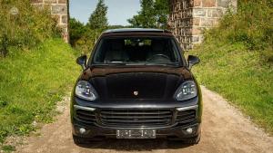 Black Porsche Cayenne 2016 in Klaipeda, with an engine capacity of 3.00 L and mileage of 273 thousand km for 19000 €, photo 4 on AUTOMOTO.COM.LV