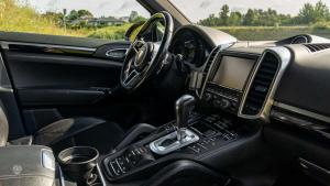 Black Porsche Cayenne 2016 in Klaipeda, with an engine capacity of 3.00 L and mileage of 273 thousand km for 19000 €, photo 11 on AUTOMOTO.COM.LV