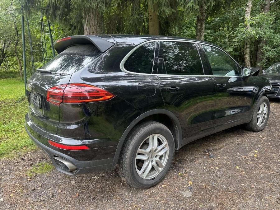 Melns Porsche Cayenne 2016 Viļņa, ar dzinēja tilpumu 3.60 L un nobraukumu 126 tūkst. km par 9400 €, foto 1 vietnē AUTOMOTO.COM.LV