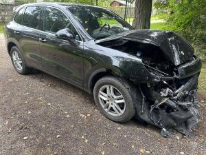 Melns Porsche Cayenne 2016 Viļņa, ar dzinēja tilpumu 3.60 L un nobraukumu 126 tūkst. km par 9400 €, foto 3 vietnē AUTOMOTO.COM.LV