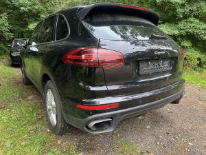 Melns Porsche Cayenne 2016 Viļņa, ar dzinēja tilpumu 3.60 L un nobraukumu 126 tūkst. km par 9400 €, foto 7 vietnē AUTOMOTO.COM.LV