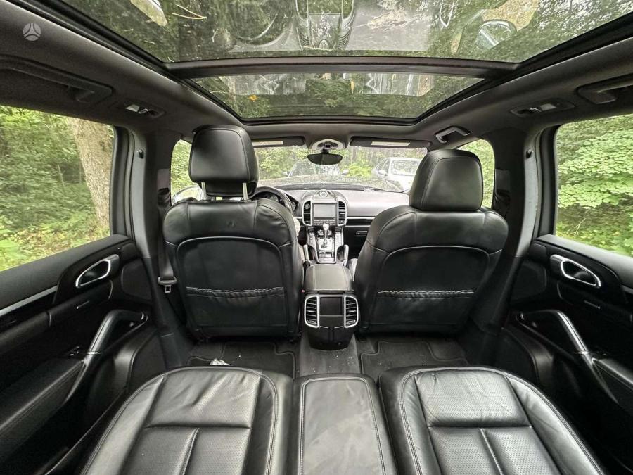 Melns Porsche Cayenne 2016 Viļņa, ar dzinēja tilpumu 3.60 L un nobraukumu 126 tūkst. km par 9400 €, foto 9 vietnē AUTOMOTO.COM.LV