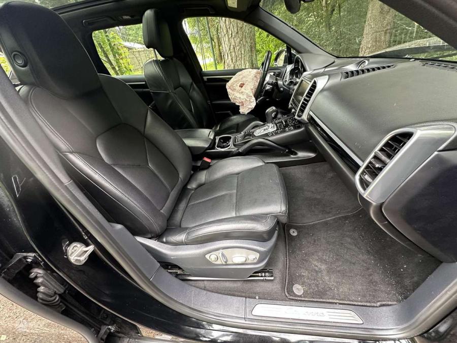 Melns Porsche Cayenne 2016 Viļņa, ar dzinēja tilpumu 3.60 L un nobraukumu 126 tūkst. km par 9400 €, foto 11 vietnē AUTOMOTO.COM.LV