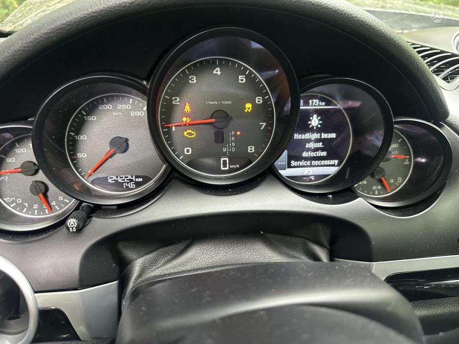 Melns Porsche Cayenne 2016 Viļņa, ar dzinēja tilpumu 3.60 L un nobraukumu 126 tūkst. km par 9400 €, foto 12 vietnē AUTOMOTO.COM.LV