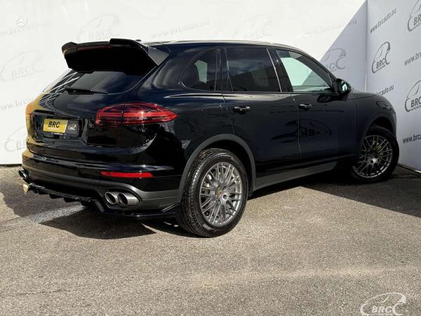 Melns Porsche Cayenne 2016 Klaipėda, ar dzinēja tilpumu 3.00 L un nobraukumu 173 tūkst. km par 22900 €, foto 4 vietnē AUTOMOTO.COM.LV