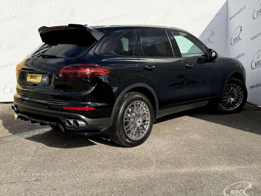 Melns Porsche Cayenne 2016 Klaipėda, ar dzinēja tilpumu 3.00 L un nobraukumu 173 tūkst. km par 22900 €, foto 4 vietnē AUTOMOTO.COM.LV