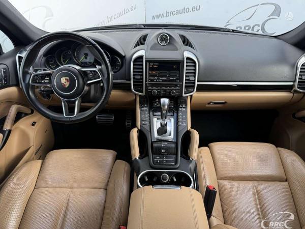 Melns Porsche Cayenne 2016 Klaipėda, ar dzinēja tilpumu 3.00 L un nobraukumu 173 tūkst. km par 22900 €, foto 5 vietnē AUTOMOTO.COM.LV