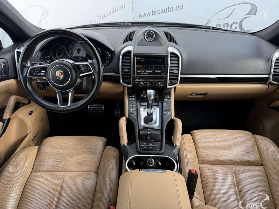 Melns Porsche Cayenne 2016 Klaipėda, ar dzinēja tilpumu 3.00 L un nobraukumu 173 tūkst. km par 22900 €, foto 5 vietnē AUTOMOTO.COM.LV