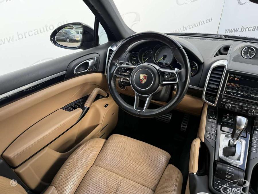Melns Porsche Cayenne 2016 Klaipėda, ar dzinēja tilpumu 3.00 L un nobraukumu 173 tūkst. km par 22900 €, foto 6 vietnē AUTOMOTO.COM.LV