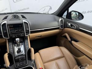 Melns Porsche Cayenne 2016 Klaipėda, ar dzinēja tilpumu 3.00 L un nobraukumu 173 tūkst. km par 22900 €, foto 7 vietnē AUTOMOTO.COM.LV