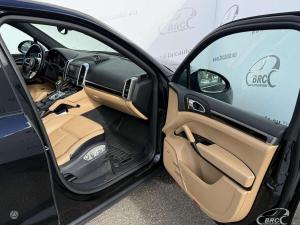 Melns Porsche Cayenne 2016 Klaipėda, ar dzinēja tilpumu 3.00 L un nobraukumu 173 tūkst. km par 22900 €, foto 8 vietnē AUTOMOTO.COM.LV