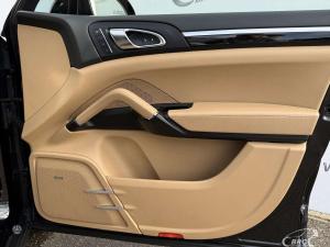 Melns Porsche Cayenne 2016 Klaipėda, ar dzinēja tilpumu 3.00 L un nobraukumu 173 tūkst. km par 22900 €, foto 9 vietnē AUTOMOTO.COM.LV