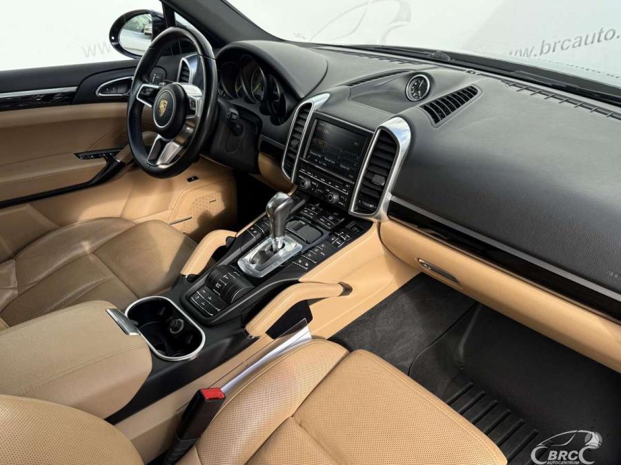 Melns Porsche Cayenne 2016 Klaipėda, ar dzinēja tilpumu 3.00 L un nobraukumu 173 tūkst. km par 22900 €, foto 10 vietnē AUTOMOTO.COM.LV