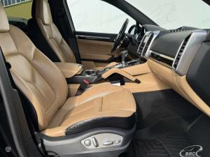 Melns Porsche Cayenne 2016 Klaipėda, ar dzinēja tilpumu 3.00 L un nobraukumu 173 tūkst. km par 22900 €, foto 11 vietnē AUTOMOTO.COM.LV