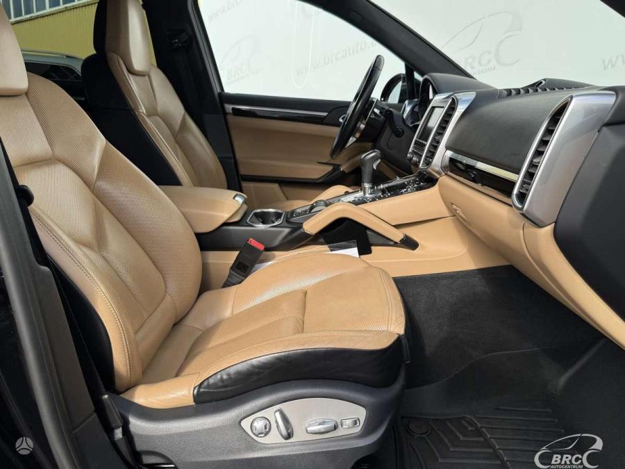 Melns Porsche Cayenne 2016 Klaipėda, ar dzinēja tilpumu 3.00 L un nobraukumu 173 tūkst. km par 22900 €, foto 11 vietnē AUTOMOTO.COM.LV