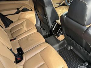 Melns Porsche Cayenne 2016 Klaipėda, ar dzinēja tilpumu 3.00 L un nobraukumu 173 tūkst. km par 22900 €, foto 14 vietnē AUTOMOTO.COM.LV