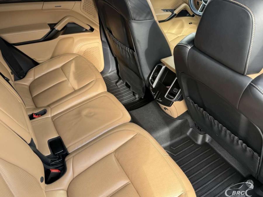 Melns Porsche Cayenne 2016 Klaipėda, ar dzinēja tilpumu 3.00 L un nobraukumu 173 tūkst. km par 22900 €, foto 14 vietnē AUTOMOTO.COM.LV