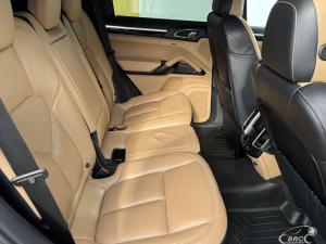 Melns Porsche Cayenne 2016 Klaipėda, ar dzinēja tilpumu 3.00 L un nobraukumu 173 tūkst. km par 22900 €, foto 15 vietnē AUTOMOTO.COM.LV