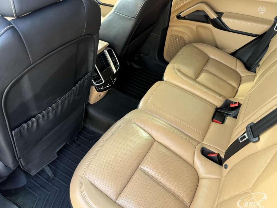 Melns Porsche Cayenne 2016 Klaipėda, ar dzinēja tilpumu 3.00 L un nobraukumu 173 tūkst. km par 22900 €, foto 19 vietnē AUTOMOTO.COM.LV