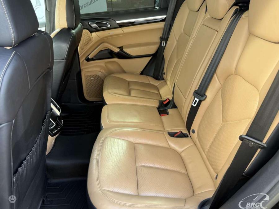 Melns Porsche Cayenne 2016 Klaipėda, ar dzinēja tilpumu 3.00 L un nobraukumu 173 tūkst. km par 22900 €, foto 20 vietnē AUTOMOTO.COM.LV