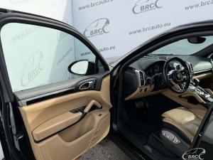 Melns Porsche Cayenne 2016 Klaipėda, ar dzinēja tilpumu 3.00 L un nobraukumu 173 tūkst. km par 22900 €, foto 21 vietnē AUTOMOTO.COM.LV