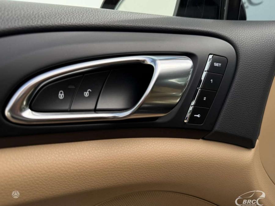 Melns Porsche Cayenne 2016 Klaipėda, ar dzinēja tilpumu 3.00 L un nobraukumu 173 tūkst. km par 22900 €, foto 23 vietnē AUTOMOTO.COM.LV