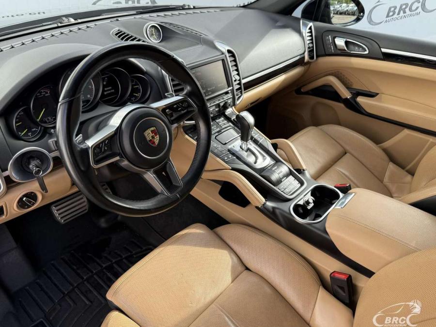 Melns Porsche Cayenne 2016 Klaipėda, ar dzinēja tilpumu 3.00 L un nobraukumu 173 tūkst. km par 22900 €, foto 25 vietnē AUTOMOTO.COM.LV