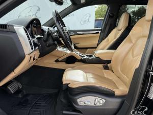 Melns Porsche Cayenne 2016 Klaipėda, ar dzinēja tilpumu 3.00 L un nobraukumu 173 tūkst. km par 22900 €, foto 26 vietnē AUTOMOTO.COM.LV