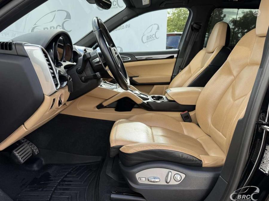 Melns Porsche Cayenne 2016 Klaipėda, ar dzinēja tilpumu 3.00 L un nobraukumu 173 tūkst. km par 22900 €, foto 26 vietnē AUTOMOTO.COM.LV