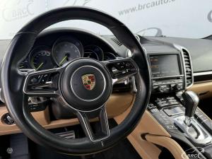 Melns Porsche Cayenne 2016 Klaipėda, ar dzinēja tilpumu 3.00 L un nobraukumu 173 tūkst. km par 22900 €, foto 27 vietnē AUTOMOTO.COM.LV