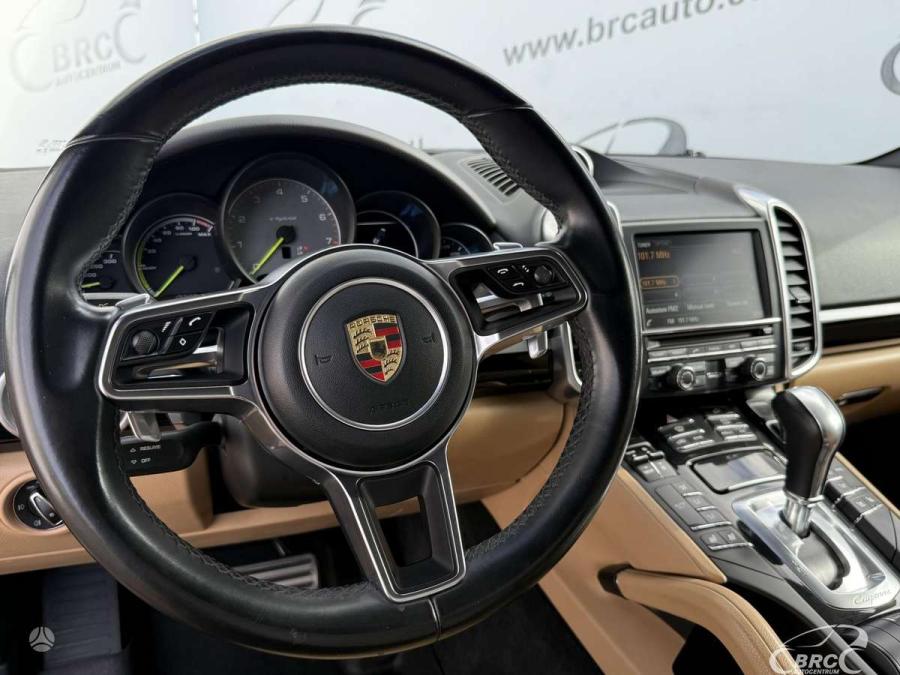 Melns Porsche Cayenne 2016 Klaipėda, ar dzinēja tilpumu 3.00 L un nobraukumu 173 tūkst. km par 22900 €, foto 27 vietnē AUTOMOTO.COM.LV