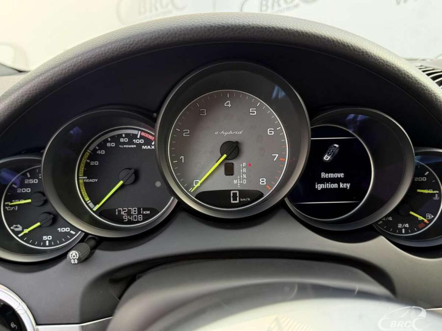 Melns Porsche Cayenne 2016 Klaipėda, ar dzinēja tilpumu 3.00 L un nobraukumu 173 tūkst. km par 22900 €, foto 28 vietnē AUTOMOTO.COM.LV