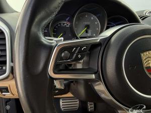 Melns Porsche Cayenne 2016 Klaipėda, ar dzinēja tilpumu 3.00 L un nobraukumu 173 tūkst. km par 22900 €, foto 29 vietnē AUTOMOTO.COM.LV